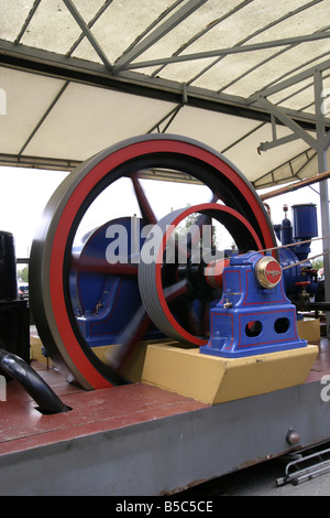 STEAM TRACTION ENGINE DRIVE WHEEL Stock Photo - Alamy