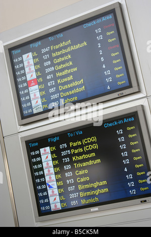 flight information screen monitors dubai airport Stock Photo - Alamy