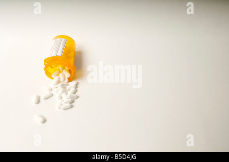 Generic Vicodin Hydrocodone in a pharmacy distributed tablet container ...