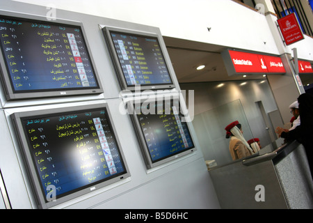 flight information screen monitors dubai airport Stock Photo - Alamy