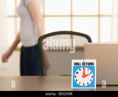 Will Return clock sign on door Stock Photo - Alamy