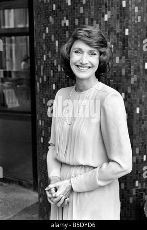 Entertainment: Television: Newsreader Jan Leeming poses. July 1987 81 ...