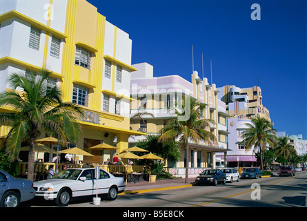 Outdoor cafe in front of the Leslie Hotel Ocean Drive Art Deco District ...
