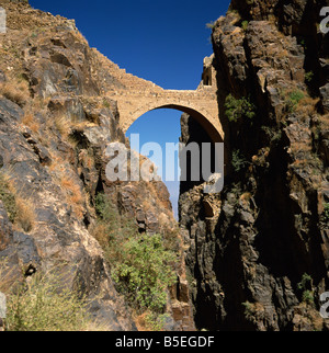 The Shahara Bridge Over A Rocky Gorge, Yemen Stock Photo - Alamy