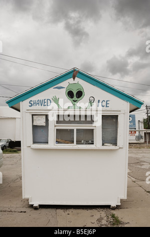 alien sno shaved ice outlet hut car park Stock Photo - Alamy
