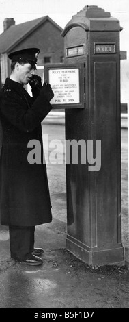 POLICEMAN USES TELEPHONE Stock Photo - Alamy