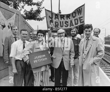 Alan Hull of the pop group Lindisfarne at home with his wife Pat and ...