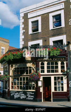Chelsea Potter Pub, Kings Road, London; England; UK Stock Photo - Alamy