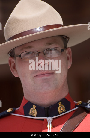 ROYAL CANADIAN MOUNTED POLICE hat and gloves Stock Photo - Alamy