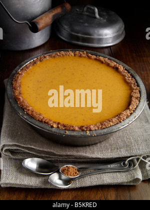 Traditional American pumpkin pie for Thanksgiving Day or Halloween on a ...