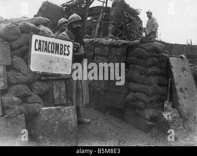 WW1 Western Front battle trenches U.S. infantry & machine gun men ...