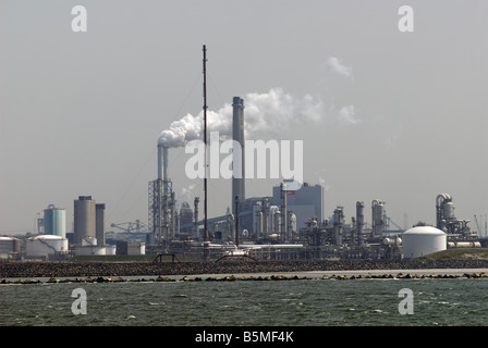 Maasvlakte oil refinery which is operated jointly by BP, ExxonMobil ...