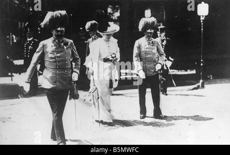 9OE 1914 6 28 A1 6 Francis Ferdinand in Sarajevo Photo 1914 Case ...