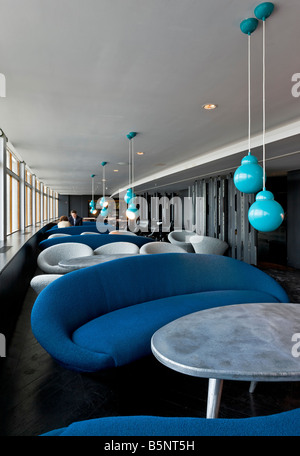 Paramount Club champagne bar at the Centre Point Building in London ...