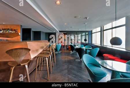 Paramount Club champagne bar at the Centre Point Building in London ...