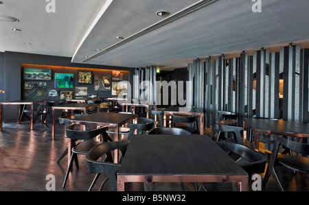 Paramount Club champagne bar at the Centre Point Building in London ...