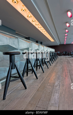 Paramount Club champagne bar at the Centre Point Building in London ...