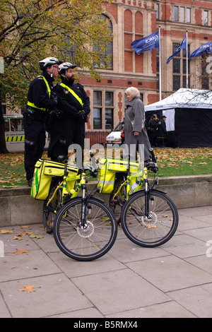 Bicycle Paramedics on duty in London on Remembrance day Stock Photo - Alamy