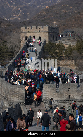 Crowds of Chinese tourists visit the Badaling Great Wall in heavy ...