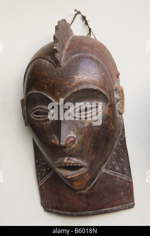 African tribal mask Stock Photo - Alamy