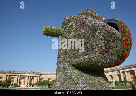 Split Rocker by Jeff Koons at the Palace of Versailles Stock Photo - Alamy