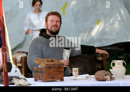 Knight camp of a medieval festival Stock Photo - Alamy