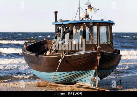 Fischkutter am Strand - fishing cutter on the beach 31 Stock Photo - Alamy