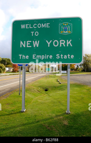 Welcome to New York State sign along highway Stock Photo - Alamy