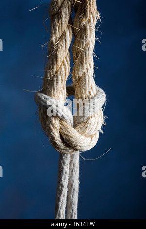 Close-up of ropes with reef knot Stock Photo - Alamy