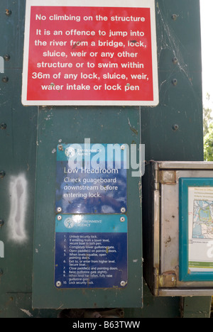 Clifford Hill Lock Lock number 5 This lock on the River Nene has a ...