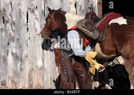 cowboy saddling up his horse Stock Photo - Alamy