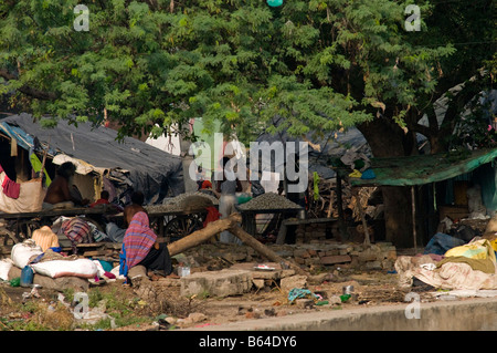 Slums in Agra. Uttar Pradesh. India Stock Photo - Alamy