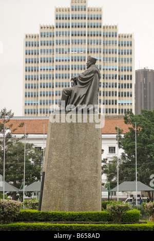 Statue of Jomo Kenyatta, City Square, Nairobi Stock Photo - Alamy
