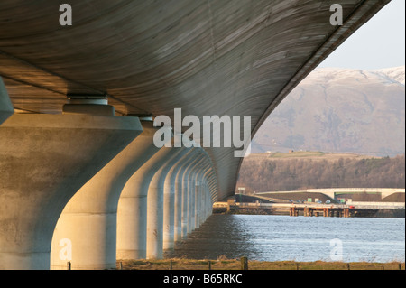 Clackmannanshire Bridge across Firth of Forth and north pylon of 400kV ...