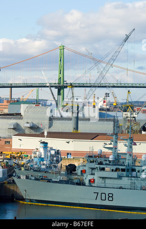 Maritime Coastal Defence Vessel (MCDV) HMCS Goose Bay underway at sea ...