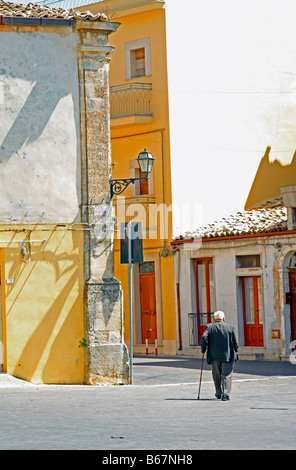 Street scene, Chiaramonte Gulfi, Ragusa province, Sicily, Italy Stock ...