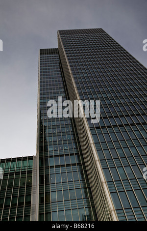 Canary Wharf, 25 Bank Street - detail of modern, contemporary ...