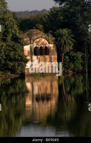Jogi Mahal forest rest house, at the edge of Padam Talao lake, in ...