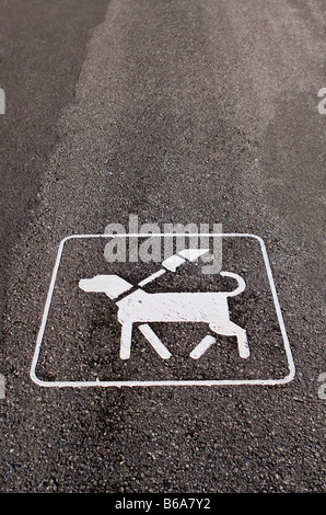 Keep your pets on a leash sign Stock Photo - Alamy