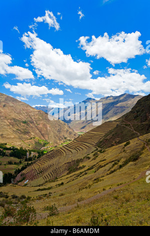 Peru, Andes, sacred valley, Pisac, Quechua babay wearing an andean ...
