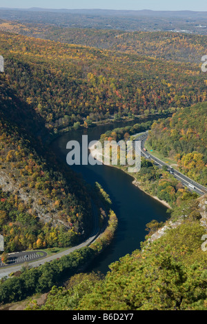 OVERLOOK FALL FOLIAGE MOUNT MINSI FROM MOUNT TAMMANY TRAIL APPALACHIAN ...