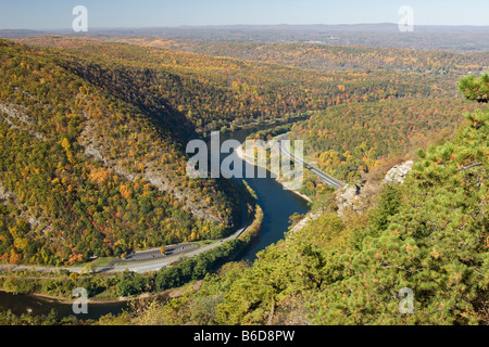 OVERLOOK FALL FOLIAGE MOUNT MINSI FROM MOUNT TAMMANY TRAIL APPALACHIAN ...