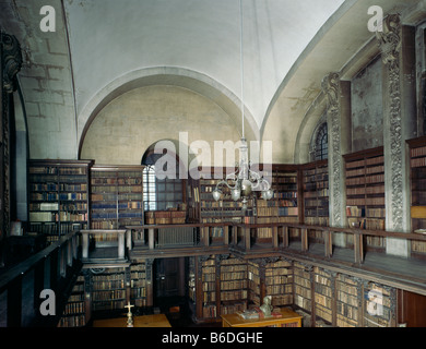 Interior of St Paul's Cathedral designed by Sir Christopher Wren in ...