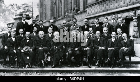 Marie Curie and Albert Einstein Stock Photo - Alamy