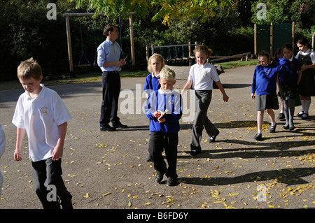 children walking to school Stock Photo: 114880089 - Alamy
