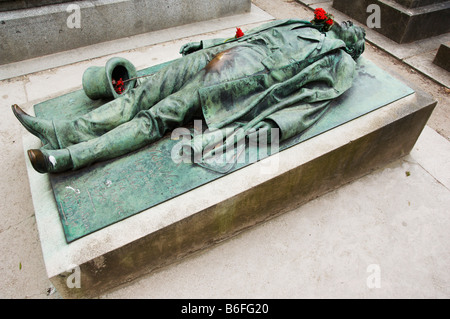The grave of Victor Noir, Cimetiere du Pere Lachaise, Paris cemetery ...