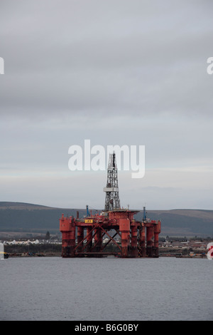 Oil drilling platform Essar Wildcat being manoeuvred at Invergordon on ...