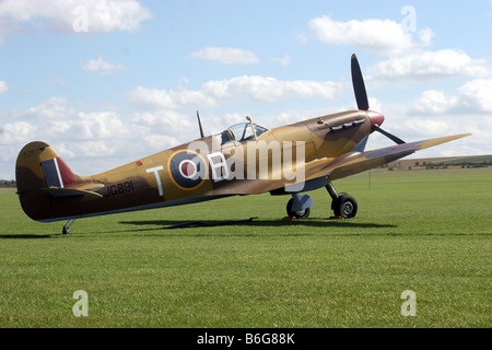 Side view of a Supermarine Spitfire with the RAF roundel on the Stock ...