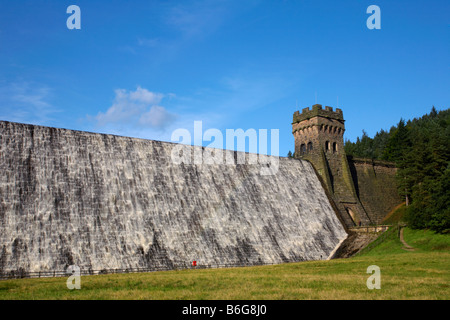 The Derwent Dam in the Upper Derwent Valley of The Peak District ...