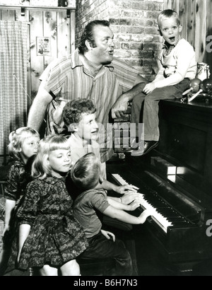 DAN BLOCKER US TV actor with his wife Stock Photo - Alamy